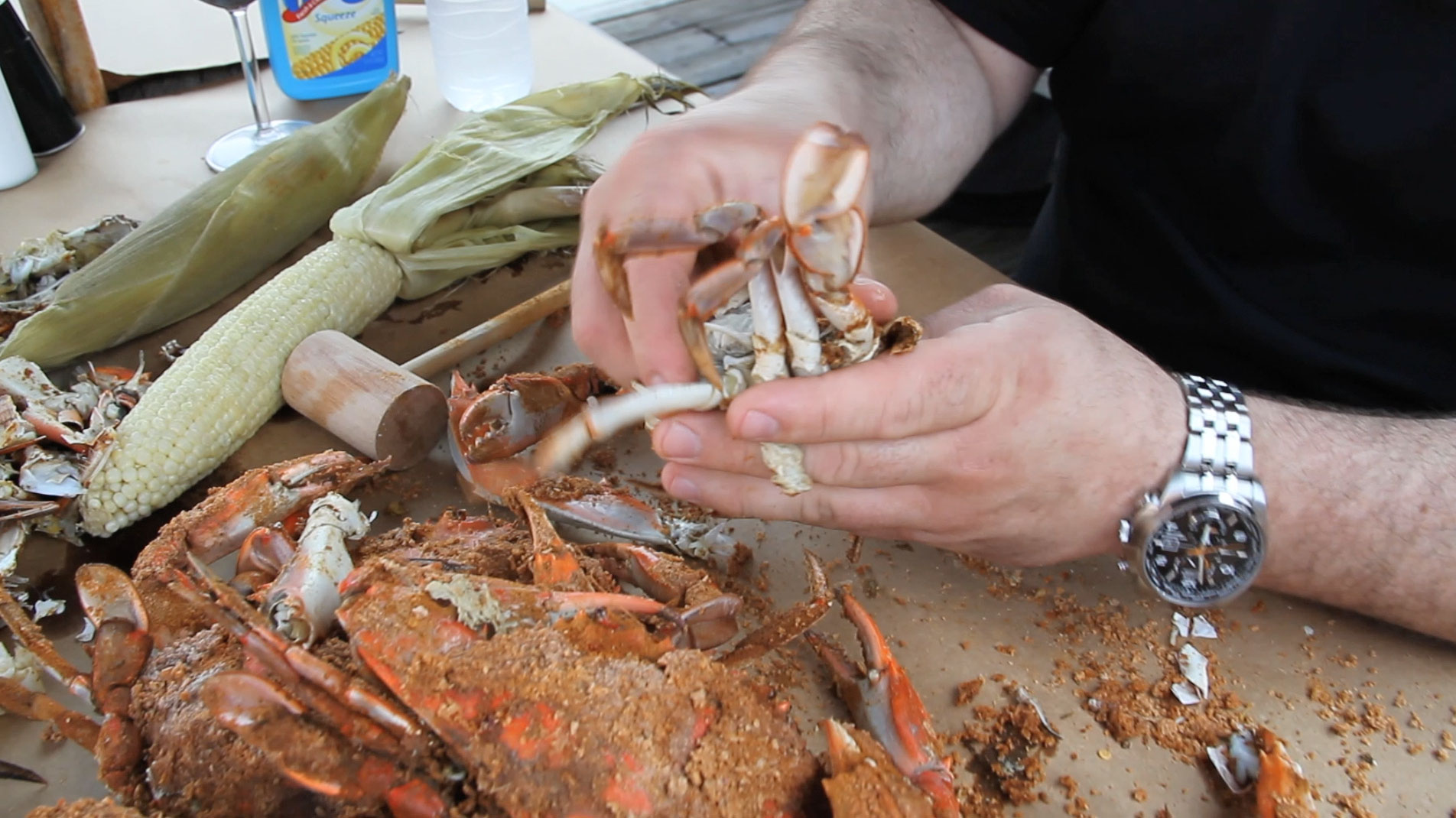 VIDEO: How To Pick Crabs Like An Expert - Baltimore Magazine