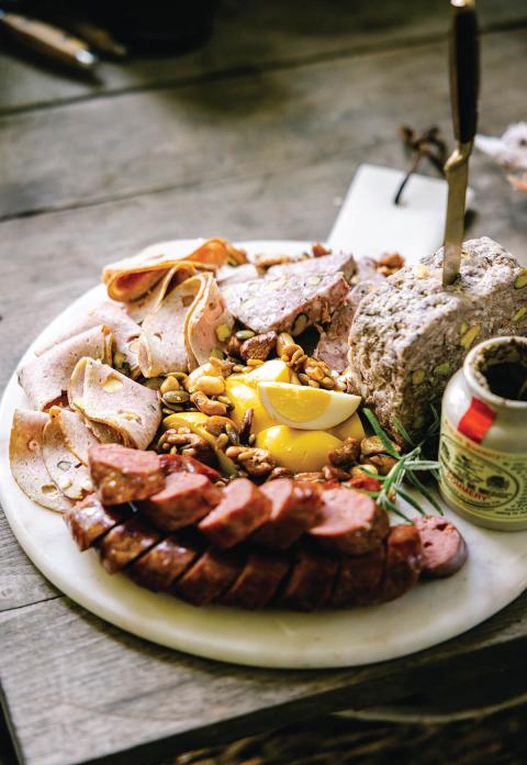 How to Use Your Friends, In the Best Way Possible, to Throw an Epic Holiday Party