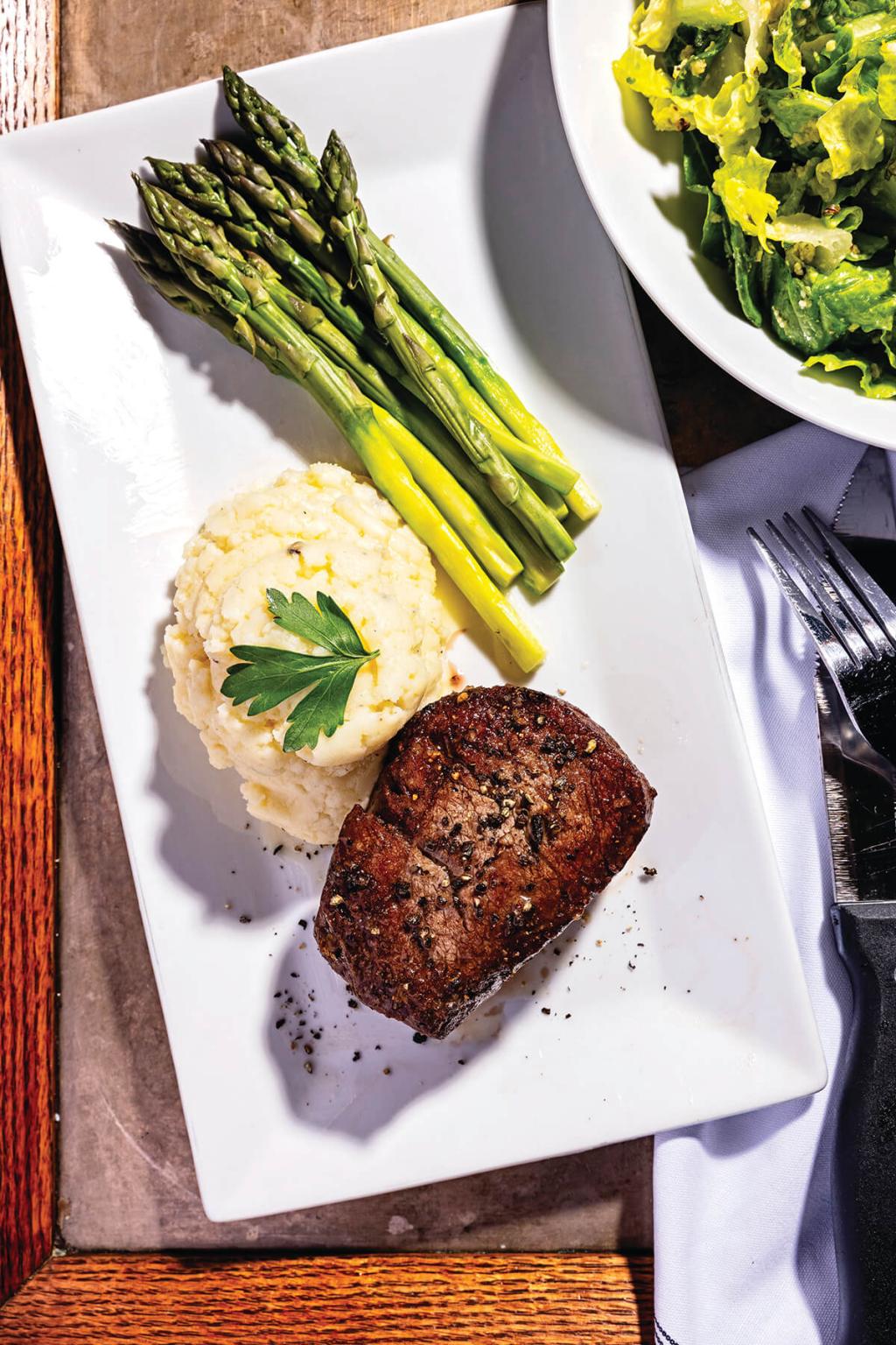 With Plenty of Booze and Butter, Peter’s Inn is Quintessential Baltimore