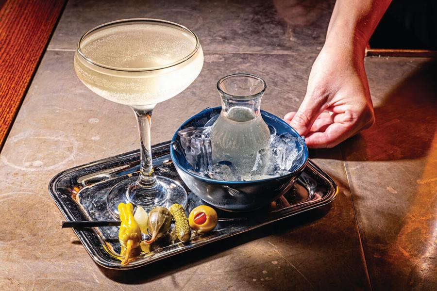 With Plenty of Booze and Butter, Peter’s Inn is Quintessential Baltimore