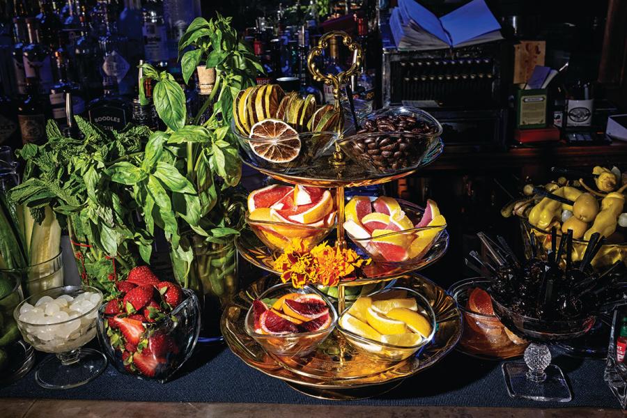 With Plenty of Booze and Butter, Peter’s Inn is Quintessential Baltimore