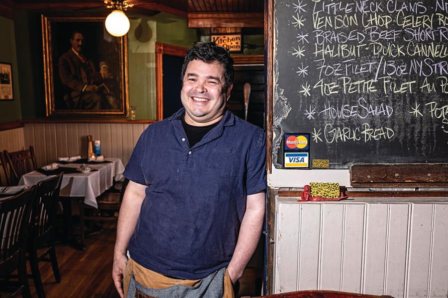 With Plenty of Booze and Butter, Peter’s Inn is Quintessential Baltimore