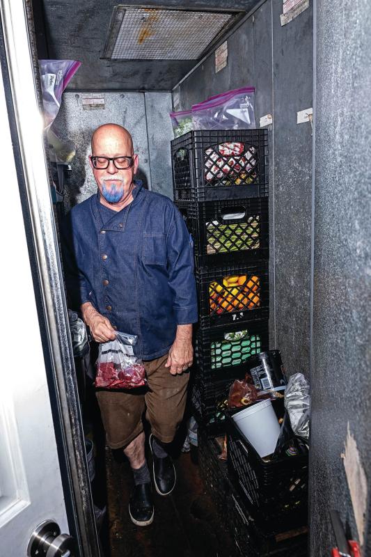 With Plenty of Booze and Butter, Peter’s Inn is Quintessential Baltimore