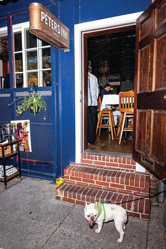 With Plenty of Booze and Butter, Peter’s Inn is Quintessential Baltimore