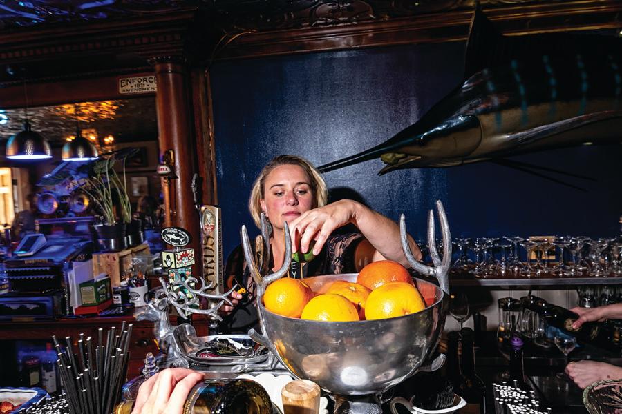 With Plenty of Booze and Butter, Peter’s Inn is Quintessential Baltimore